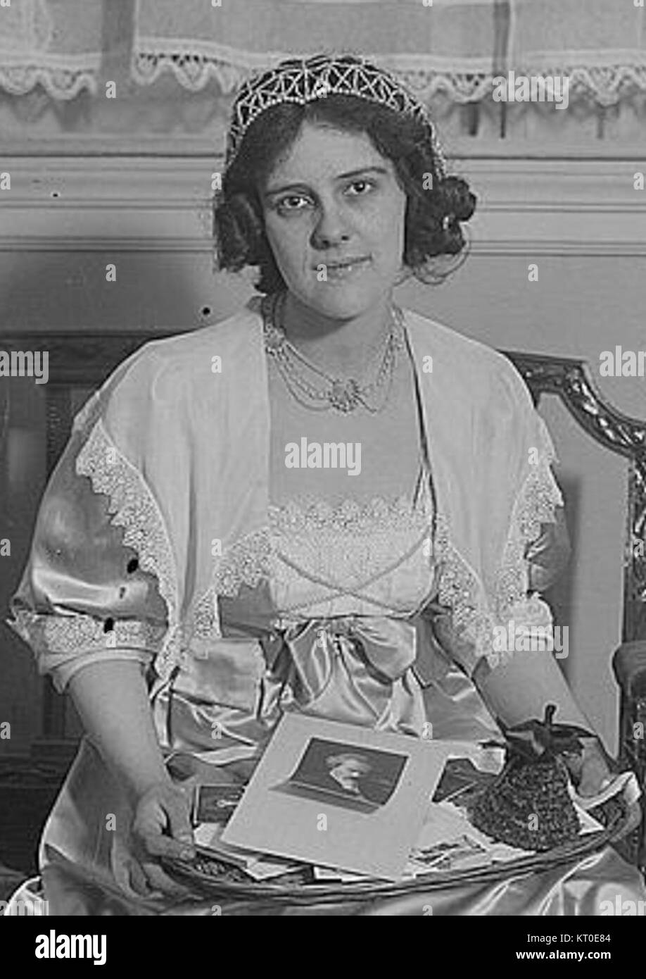 Beatrice Harrison High Resolution Stock Photography and Images - Alamy