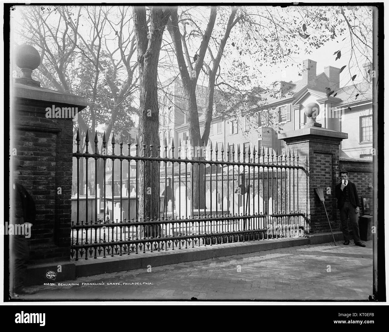 A historical image of Benjamin Franklin's grave in Philadelphia ...