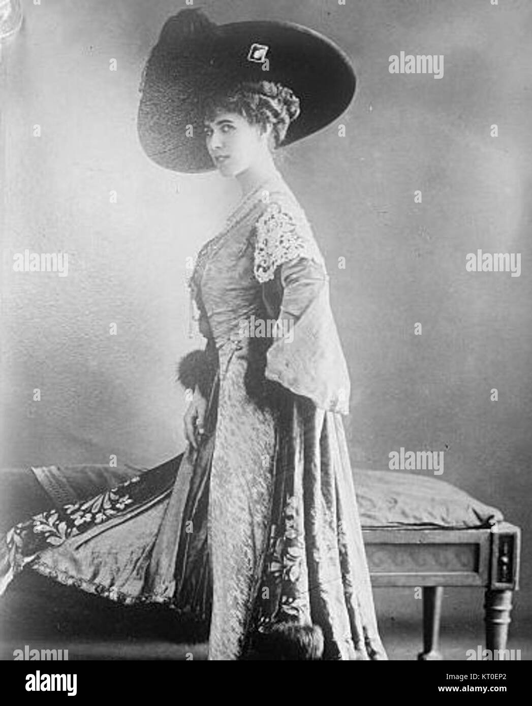 Bessie Abott was a renowned American opera singer, celebrated for her ...