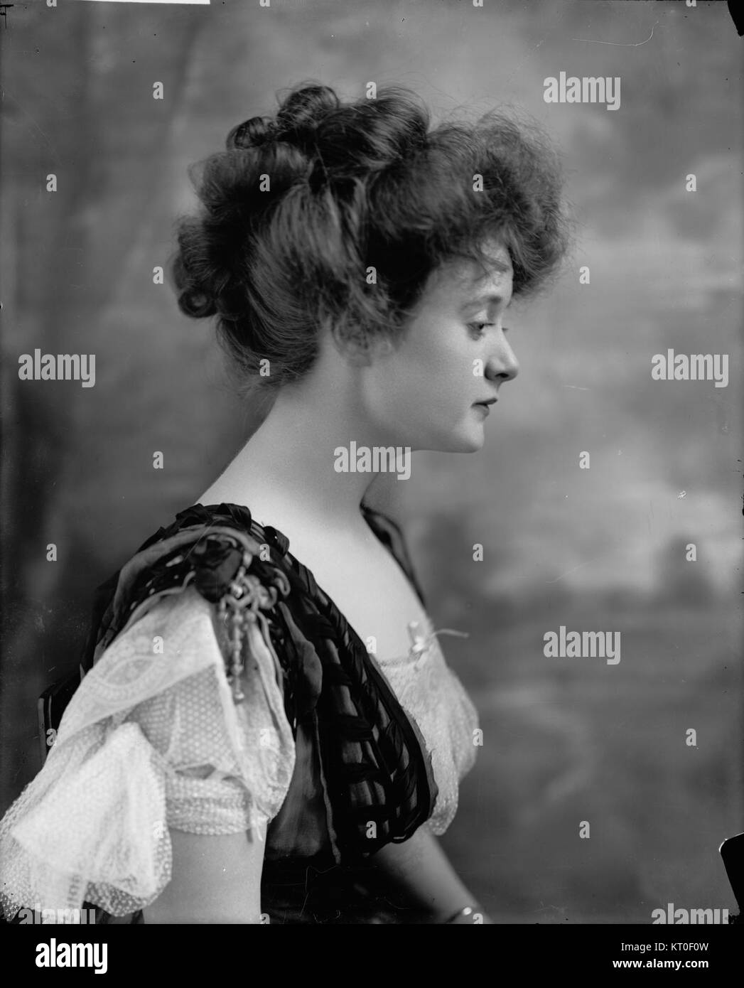 Actress Glinda The Good Witch 60 Photos - Moonagedaydream.film