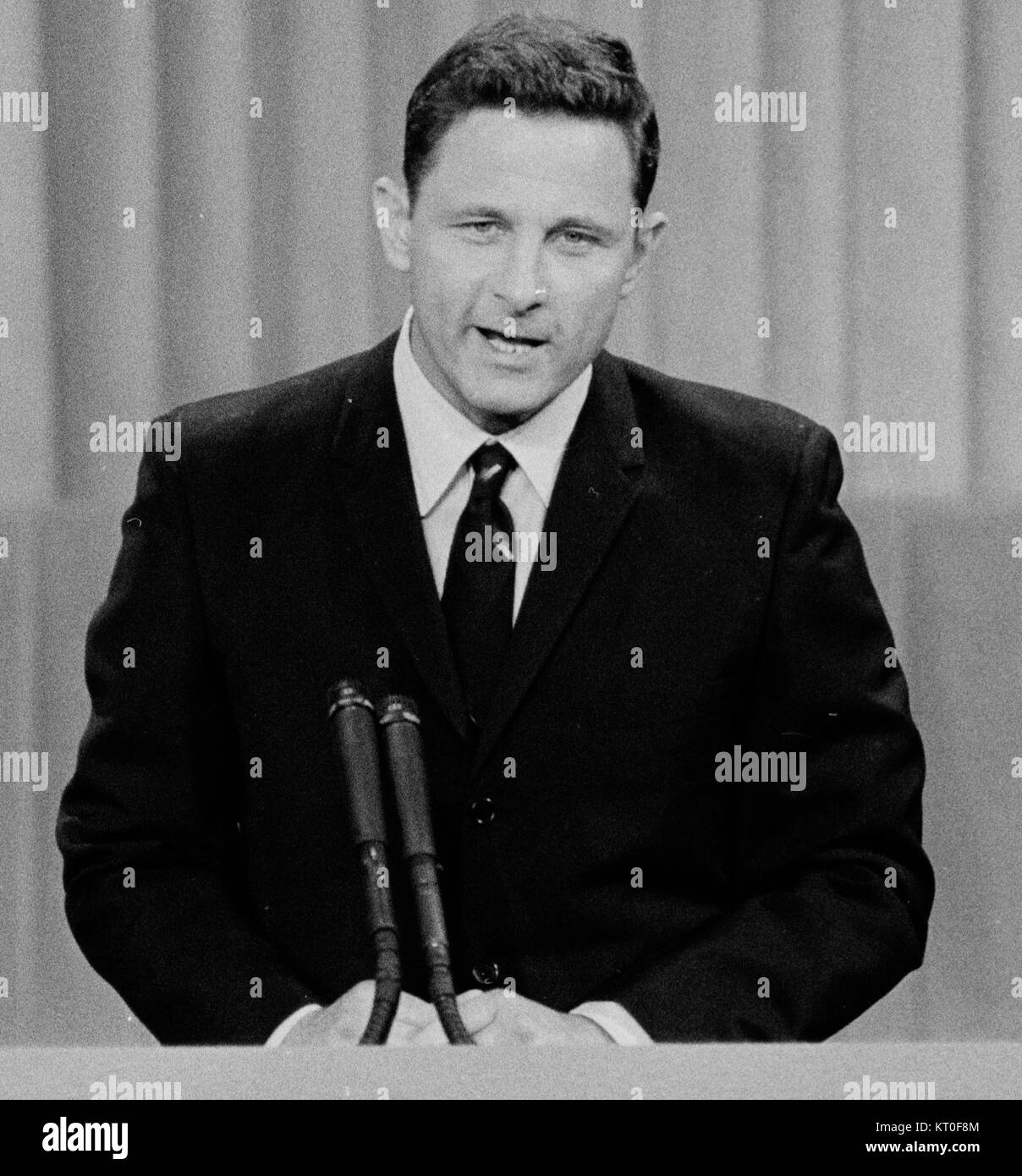 Birch Bayh speaking at 1968 DNC (cropped1 Stock Photo - Alamy