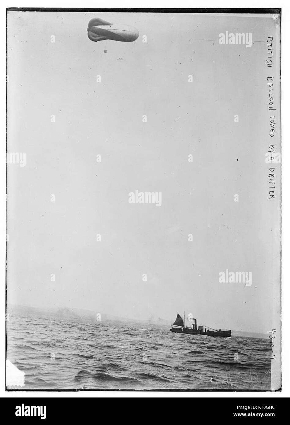 Aerial photograph boat in Black and White Stock Photos & Images - Alamy