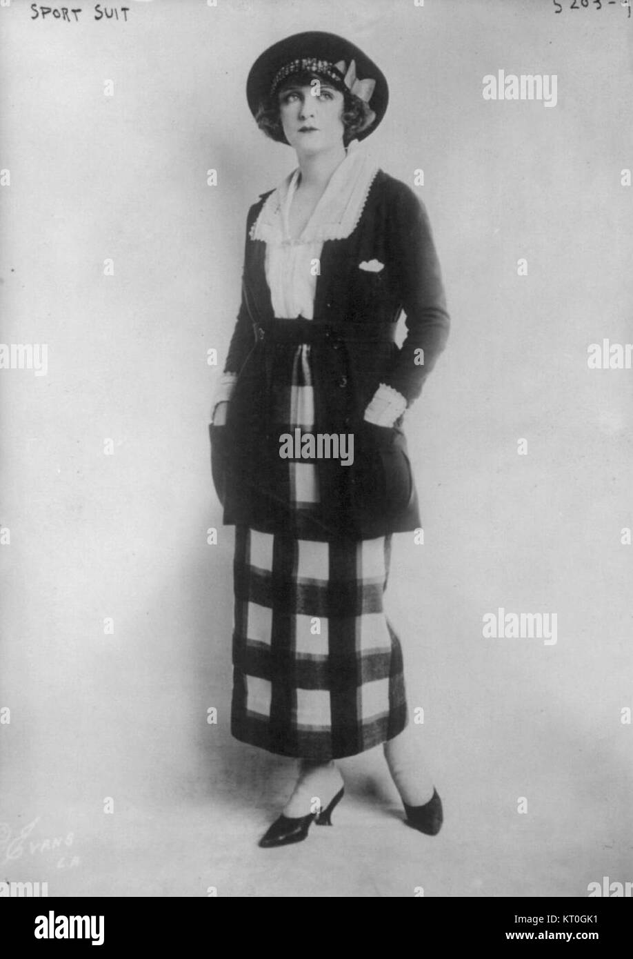 1920s costume and fashion Black and White Stock Photos & Images - Alamy