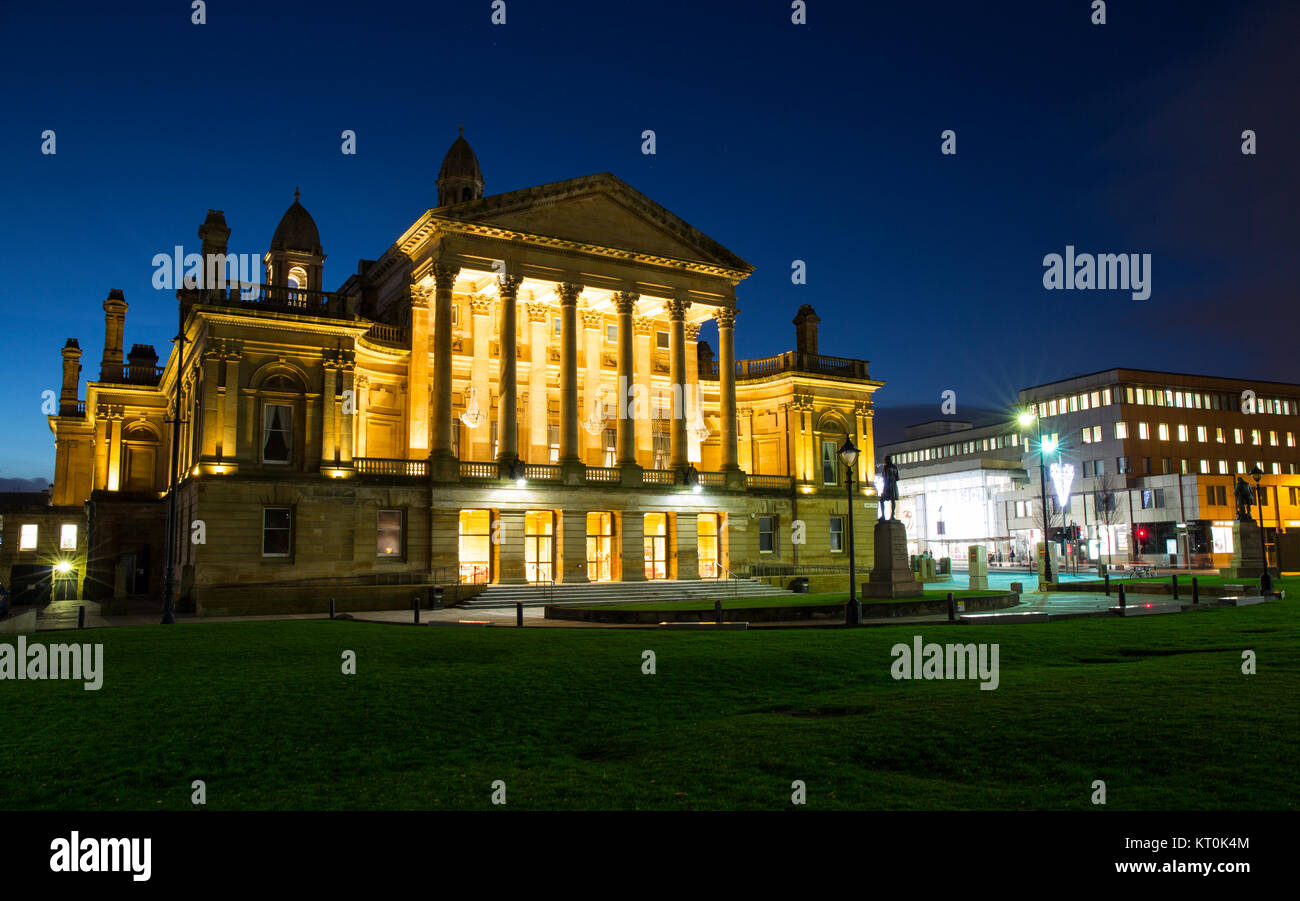 Paisley town hall Stock Photo - Alamy