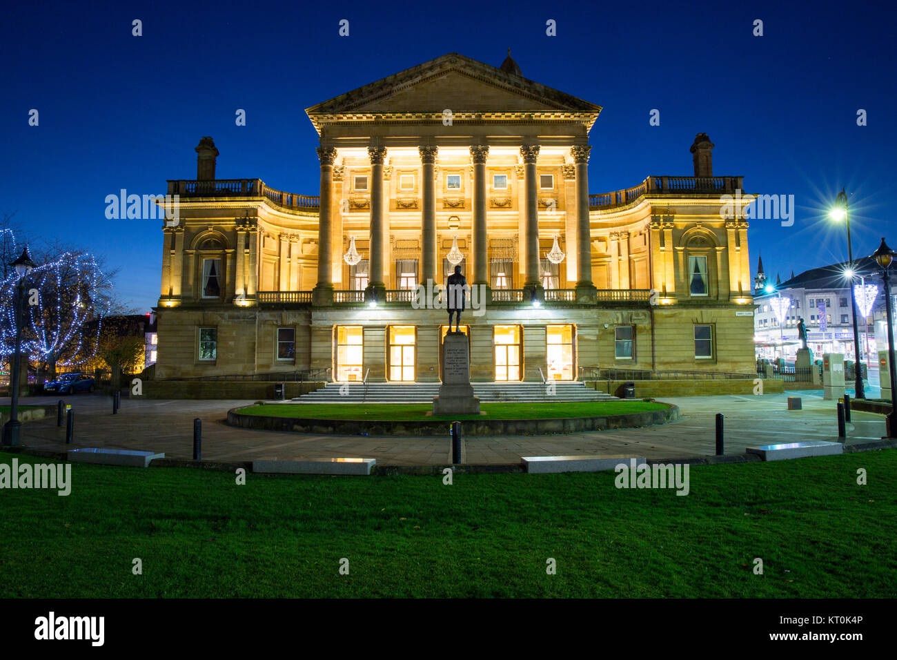 Paisley centre hi-res stock photography and images - Alamy