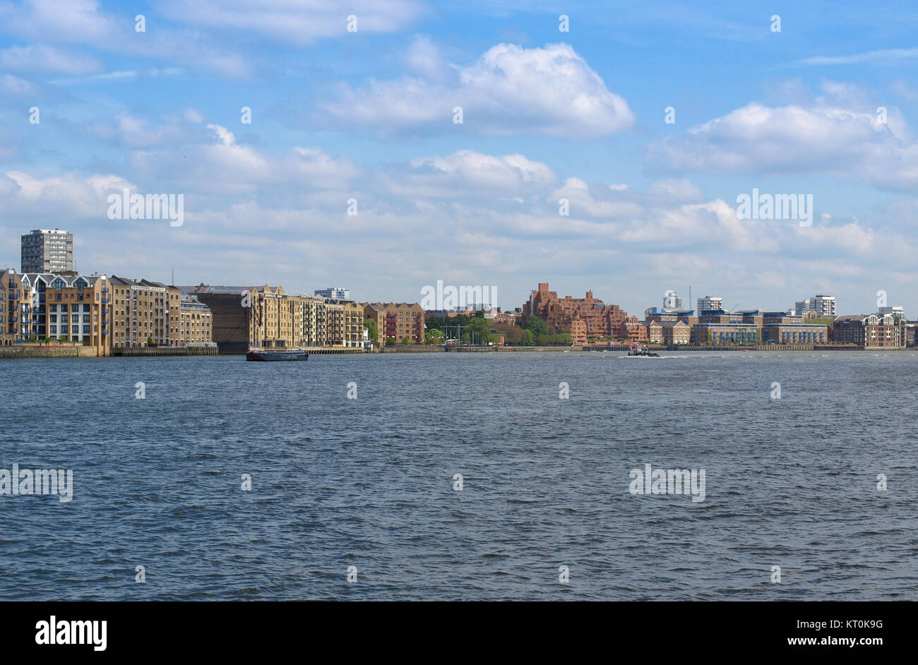 Construction at london docks hi-res stock photography and images - Alamy