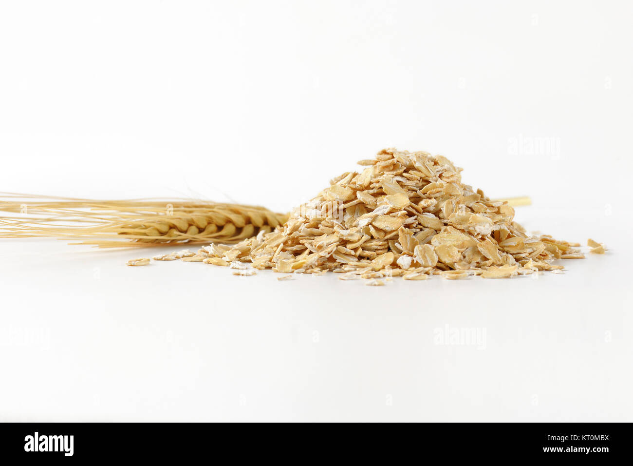 pile of oat flakes Stock Photo - Alamy