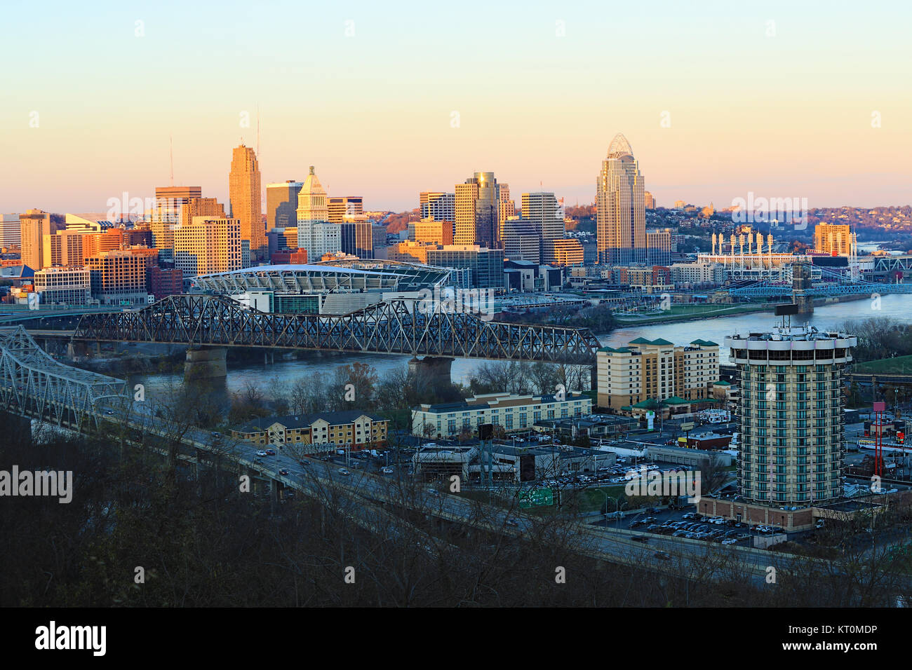 A View of the Cincinnati skyline at dusk Stock Photo - Alamy