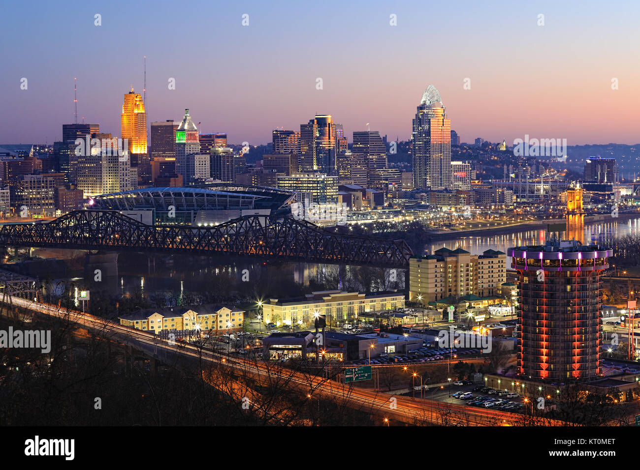 A View of the Cincinnati city center at dusk Stock Photo - Alamy