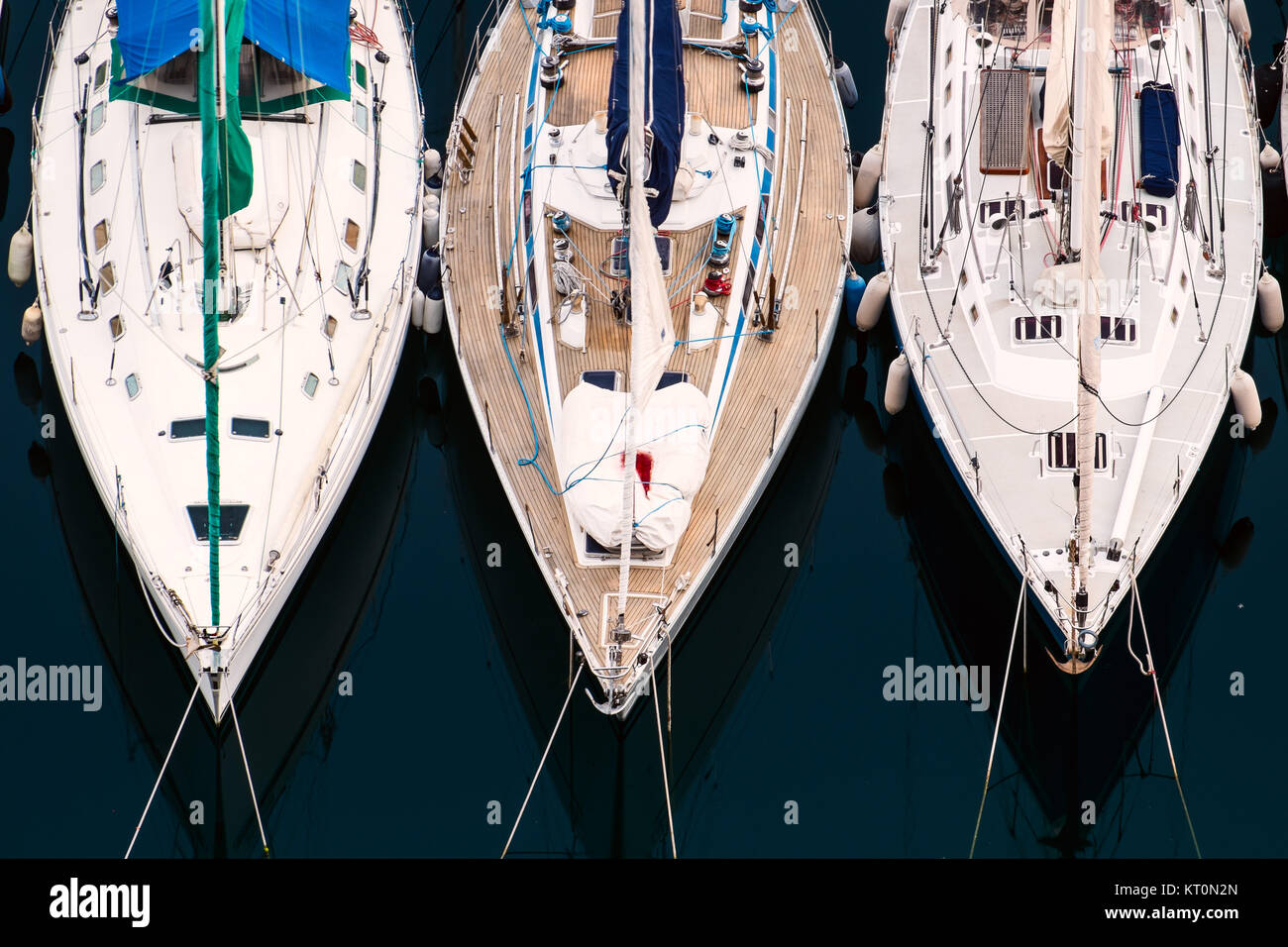 Anchor drop hi-res stock photography and images - Alamy