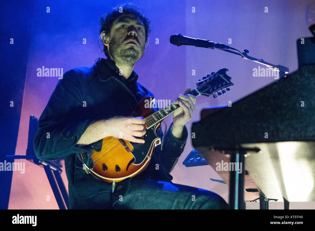 Foxes singer High Resolution Stock Photography and Images - Alamy