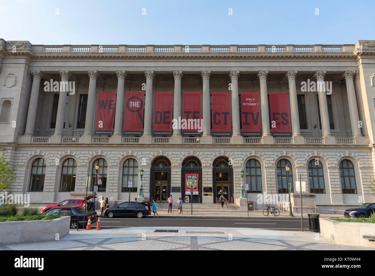 The Parkway Central Library on Logan Square, Philadelphia, Pennsylvania ...