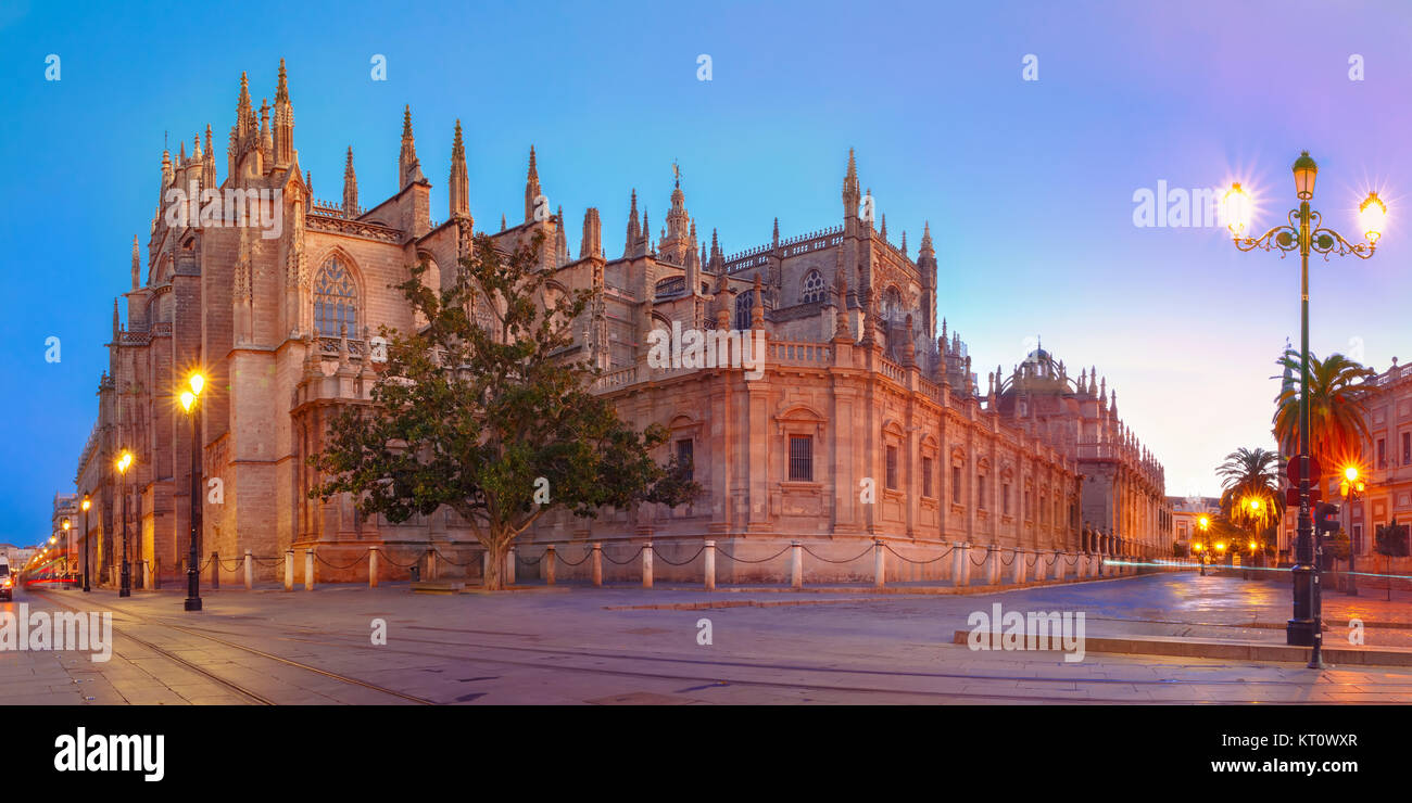 Seville cathedral illuminated golden hi-res stock photography and ...