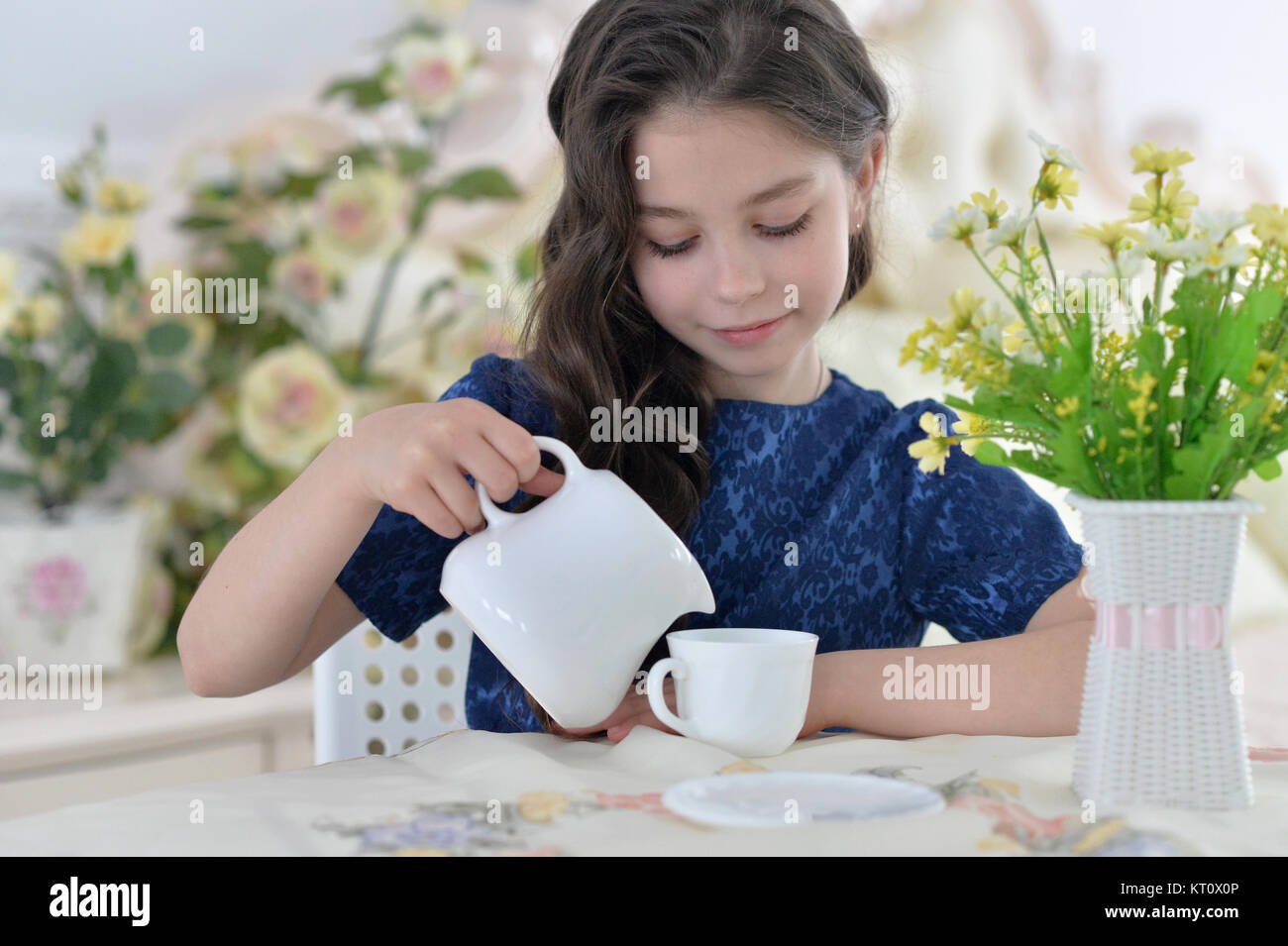 girl pouring tea Stock Photo - Alamy