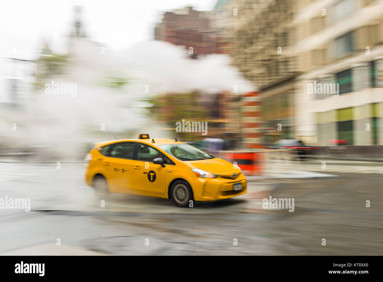 New york yellow cab hi-res stock photography and images - Alamy