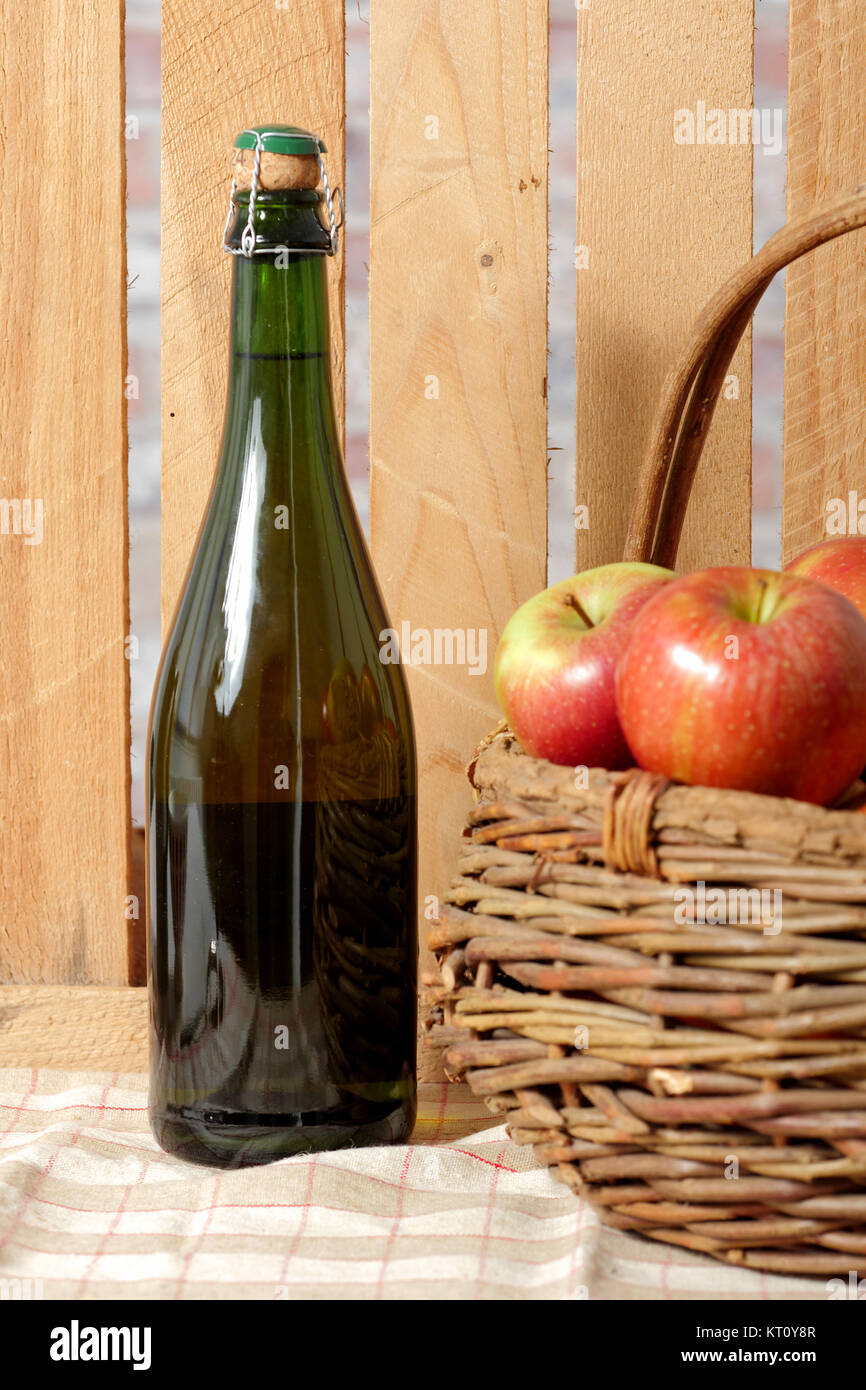 bottle of cider with fresh apples Stock Photo - Alamy