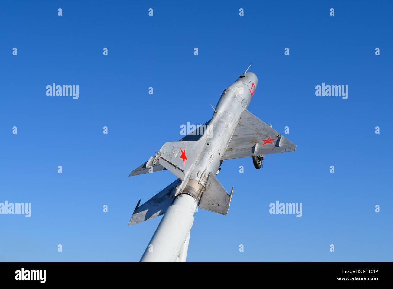 Jet fighter airplane frontal hi-res stock photography and images - Alamy