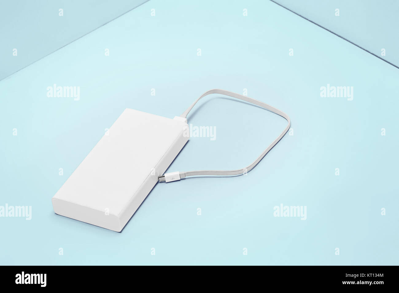 Cell phone recharge office hi-res stock photography and images - Alamy
