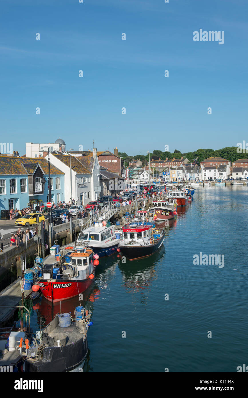 Boats moored alongside Custom House Quay in Weymouth Harbour, Dorset ...