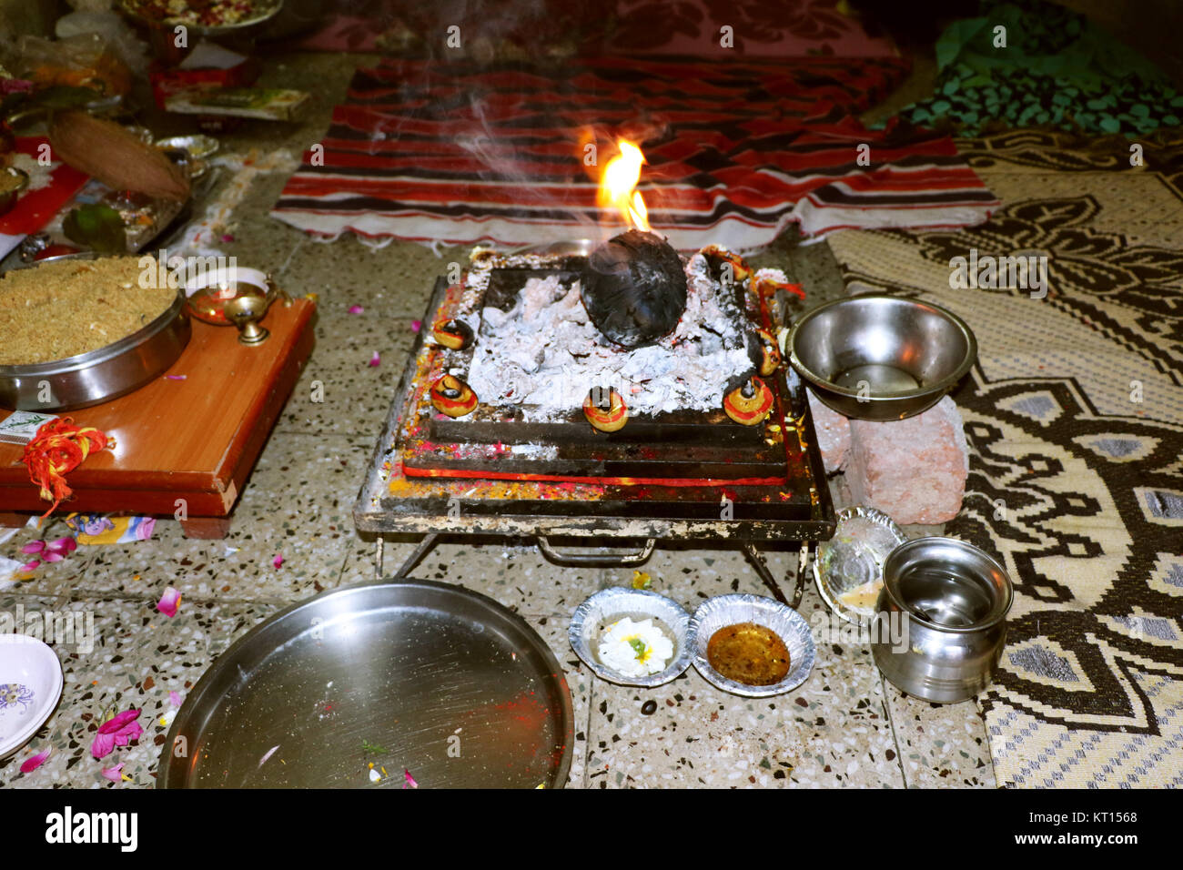 Human sacrifice ritual hi-res stock photography and images - Alamy