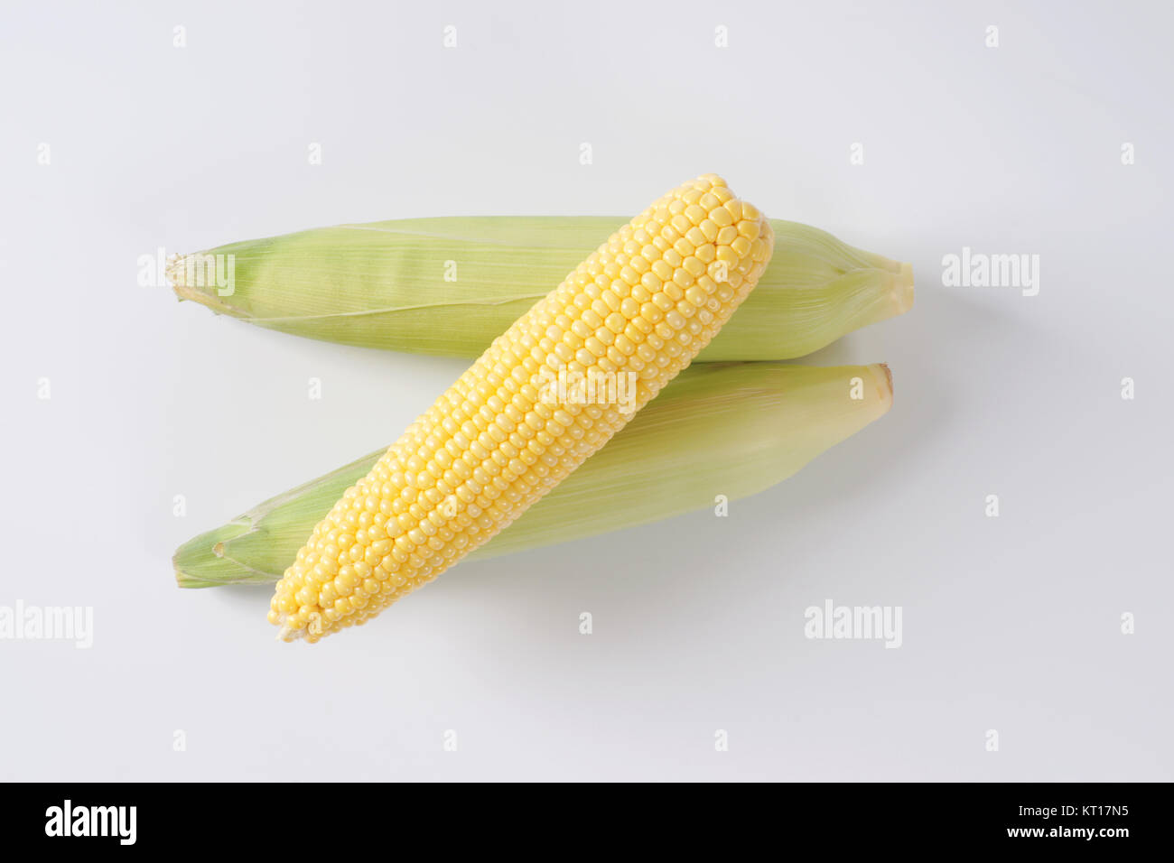 raw corn cobs Stock Photo - Alamy