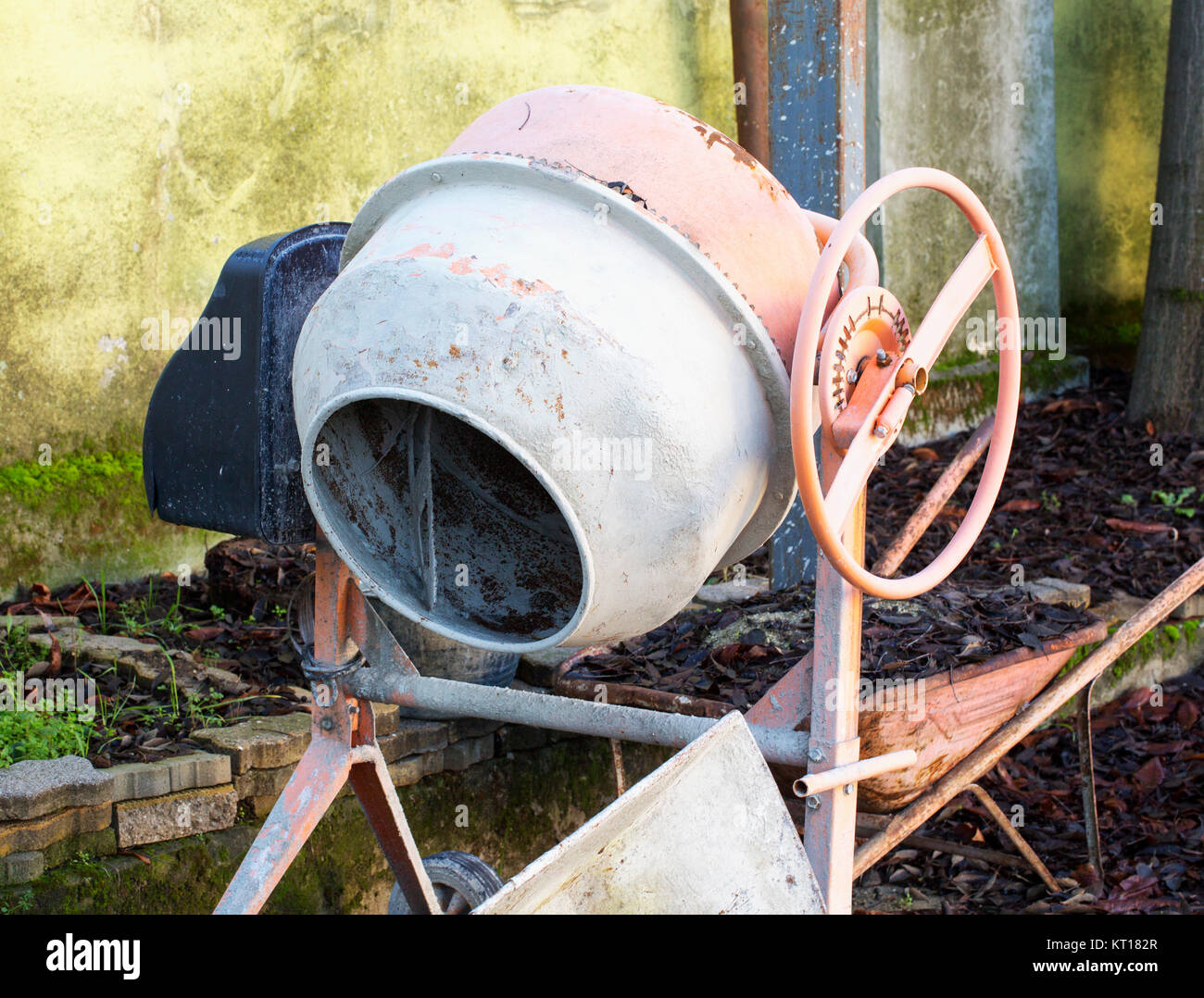 Road construction lorry concrete hi-res stock photography and images ...