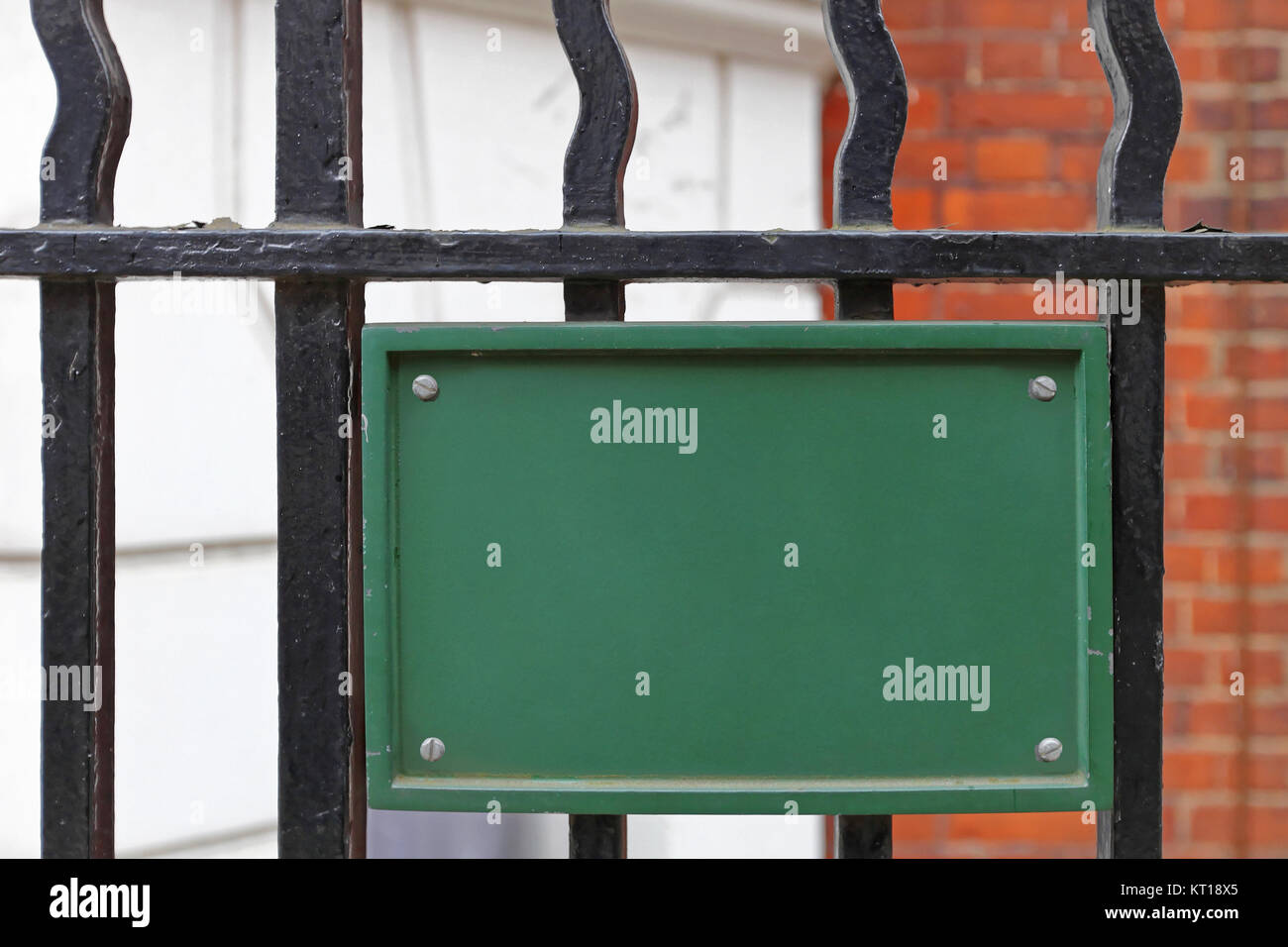 Green metal fencing hi-res stock photography and images - Alamy