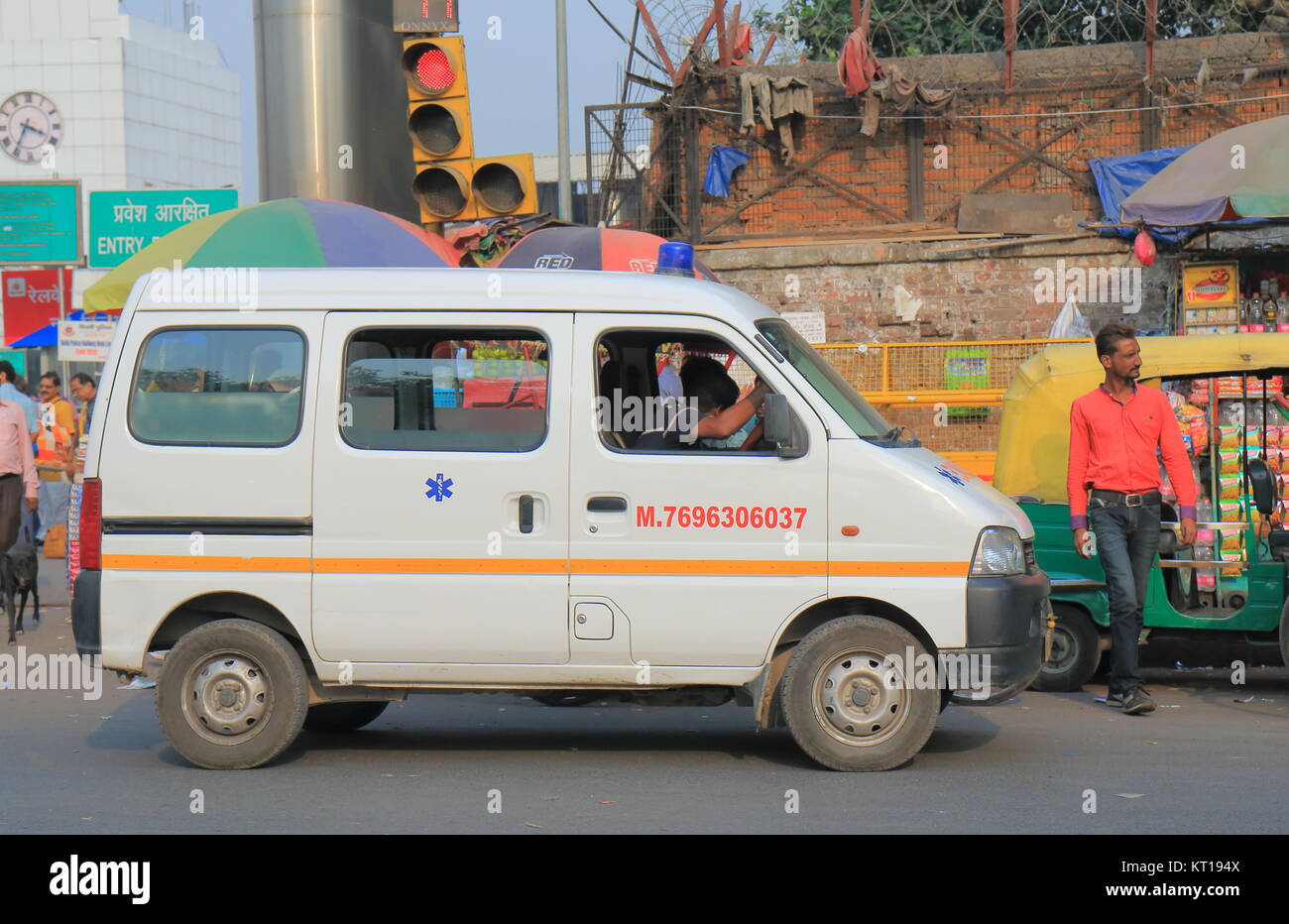 India ambulance hi-res stock photography and images - Alamy