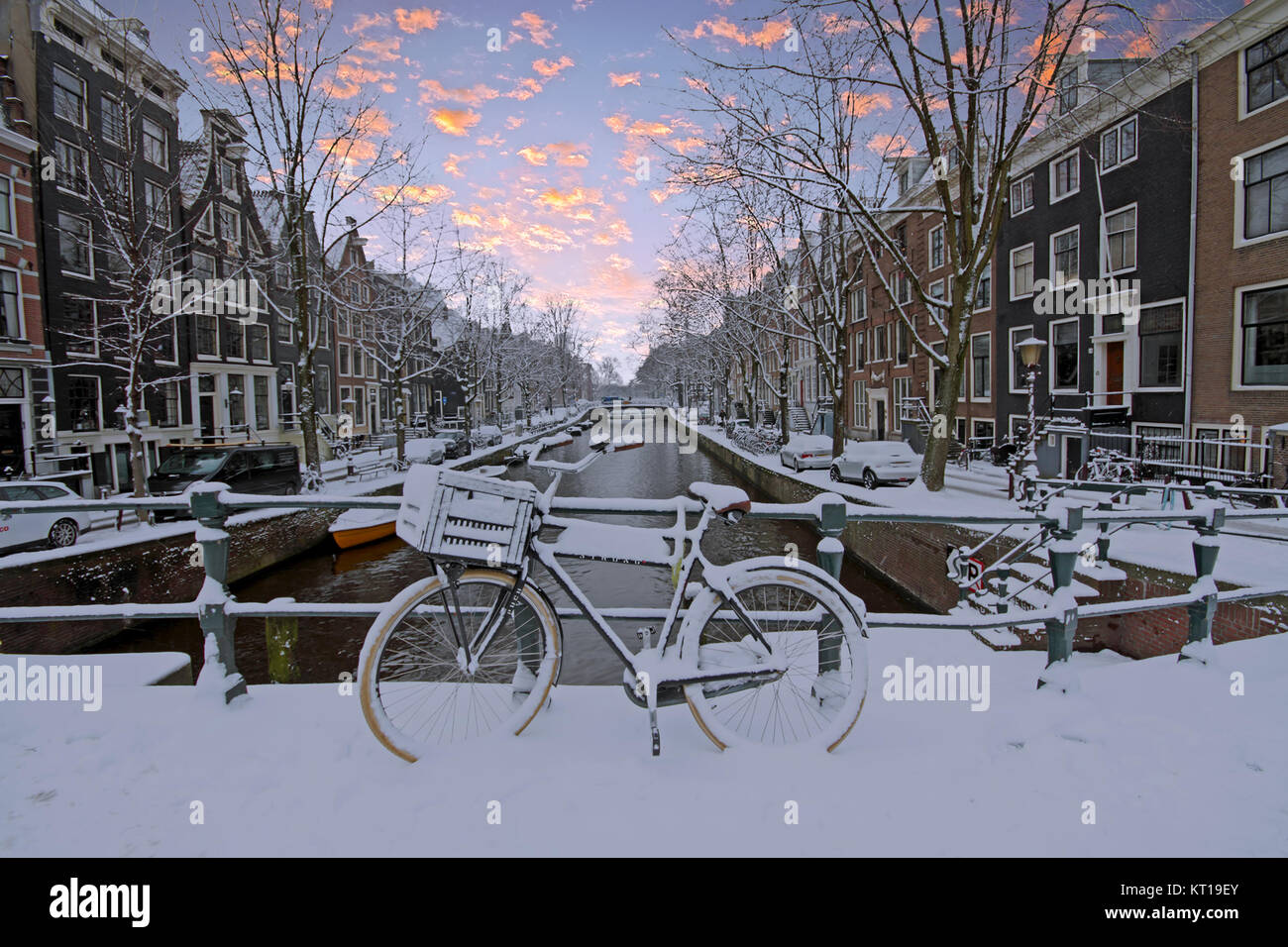 Snowy Amsterdam in the Netherlands in winter at sunset Stock Photo - Alamy