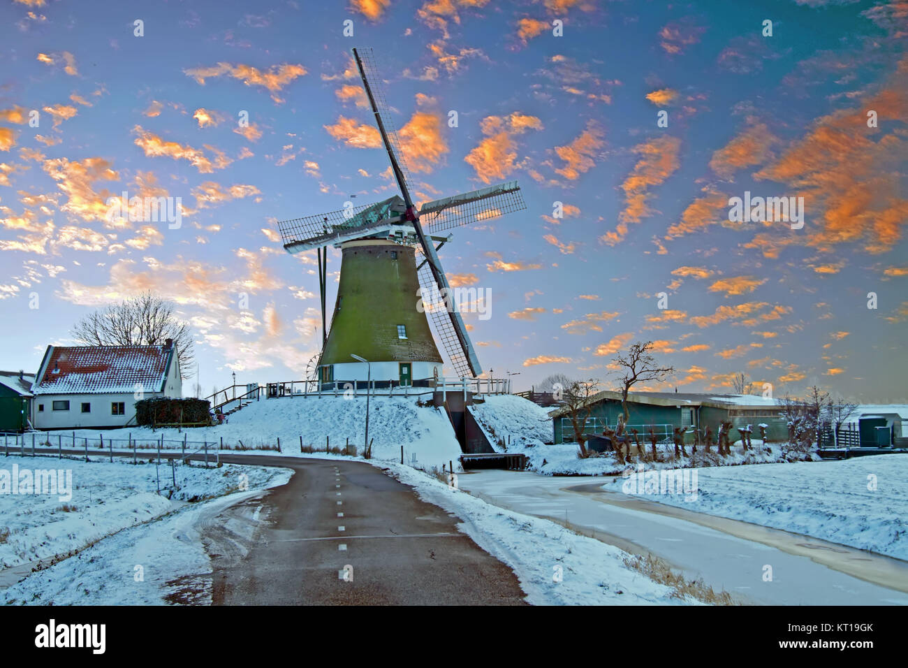 Traditional windmill in the countryside from the Netherlands in winter ...