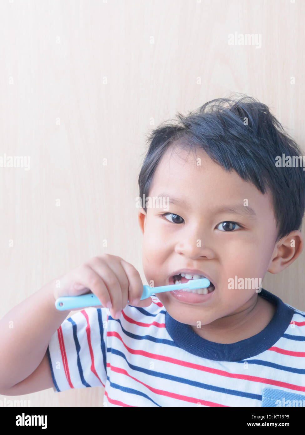 little boy brushing his teeth Stock Photo - Alamy