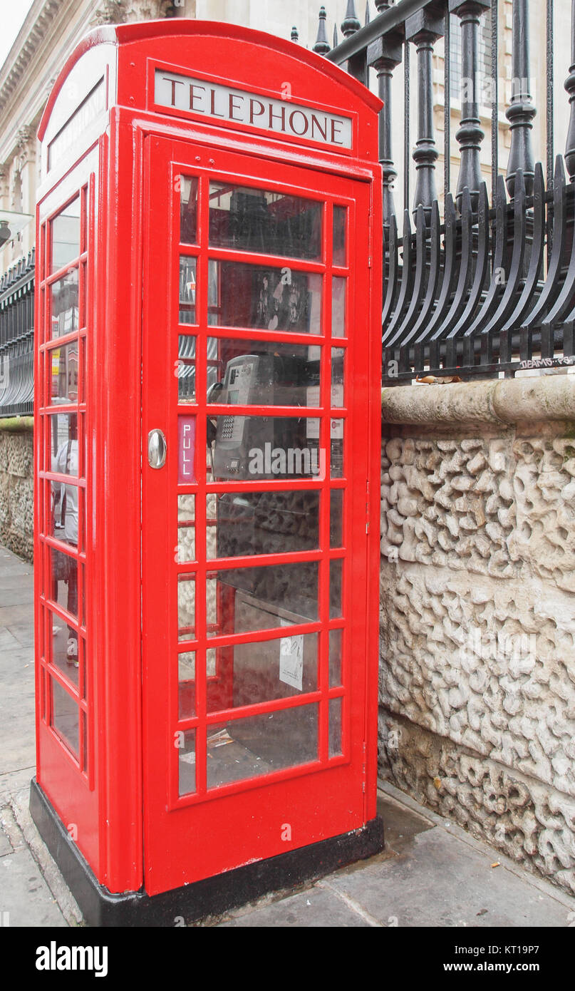 London telephone box Stock Photo - Alamy