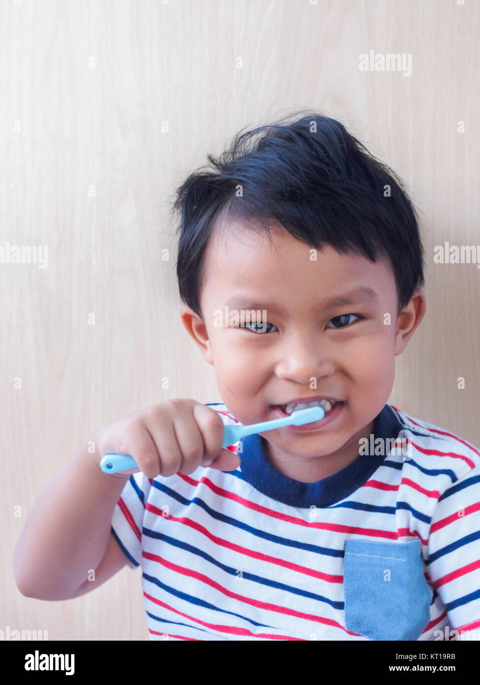 little boy brushing his teeth Stock Photo - Alamy