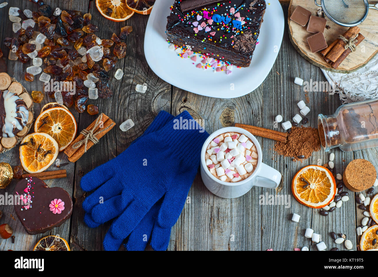 Hot chocolate sprinkling cocoa hi-res stock photography and images - Alamy