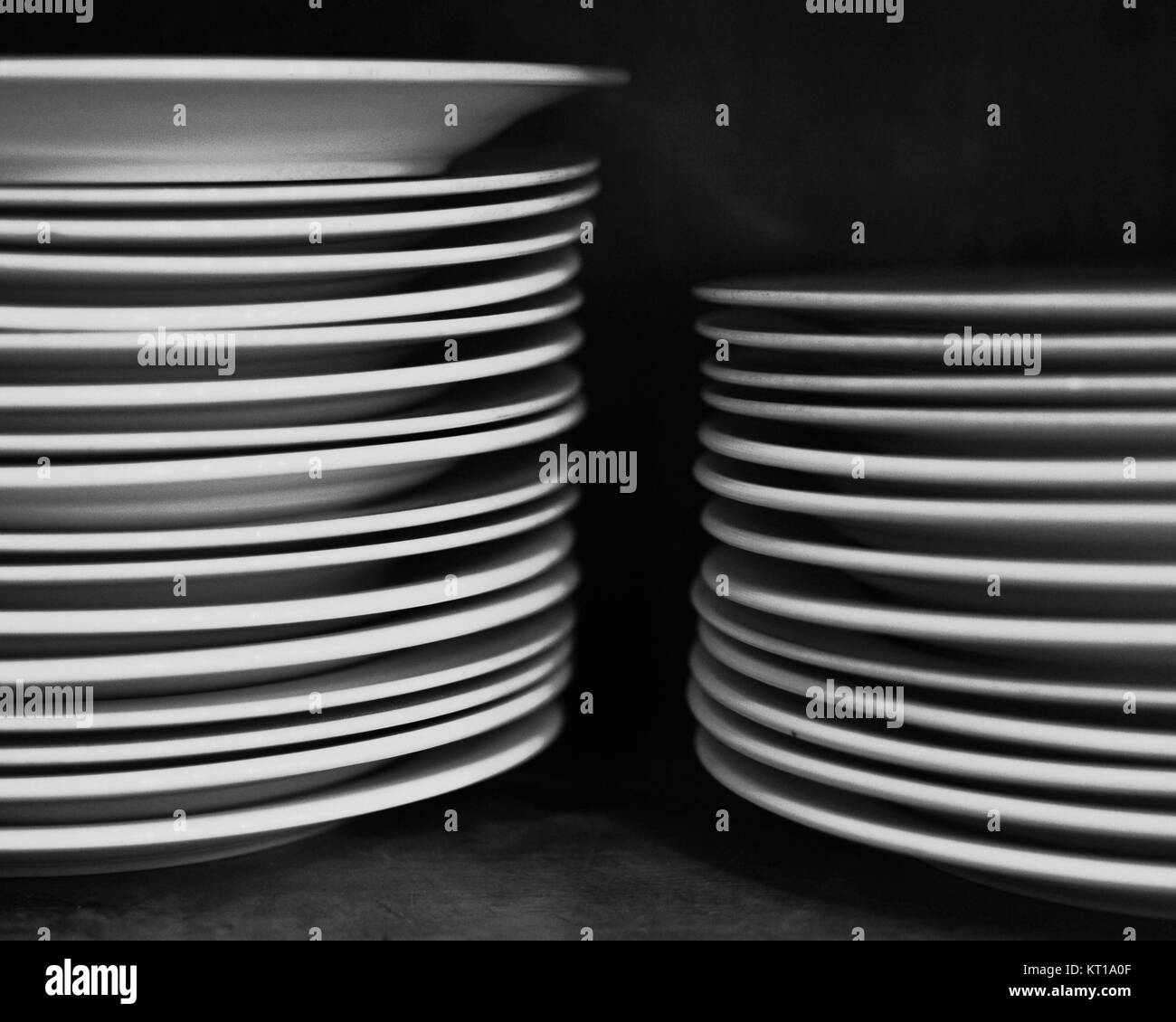 Stack of plates Stock Photo - Alamy