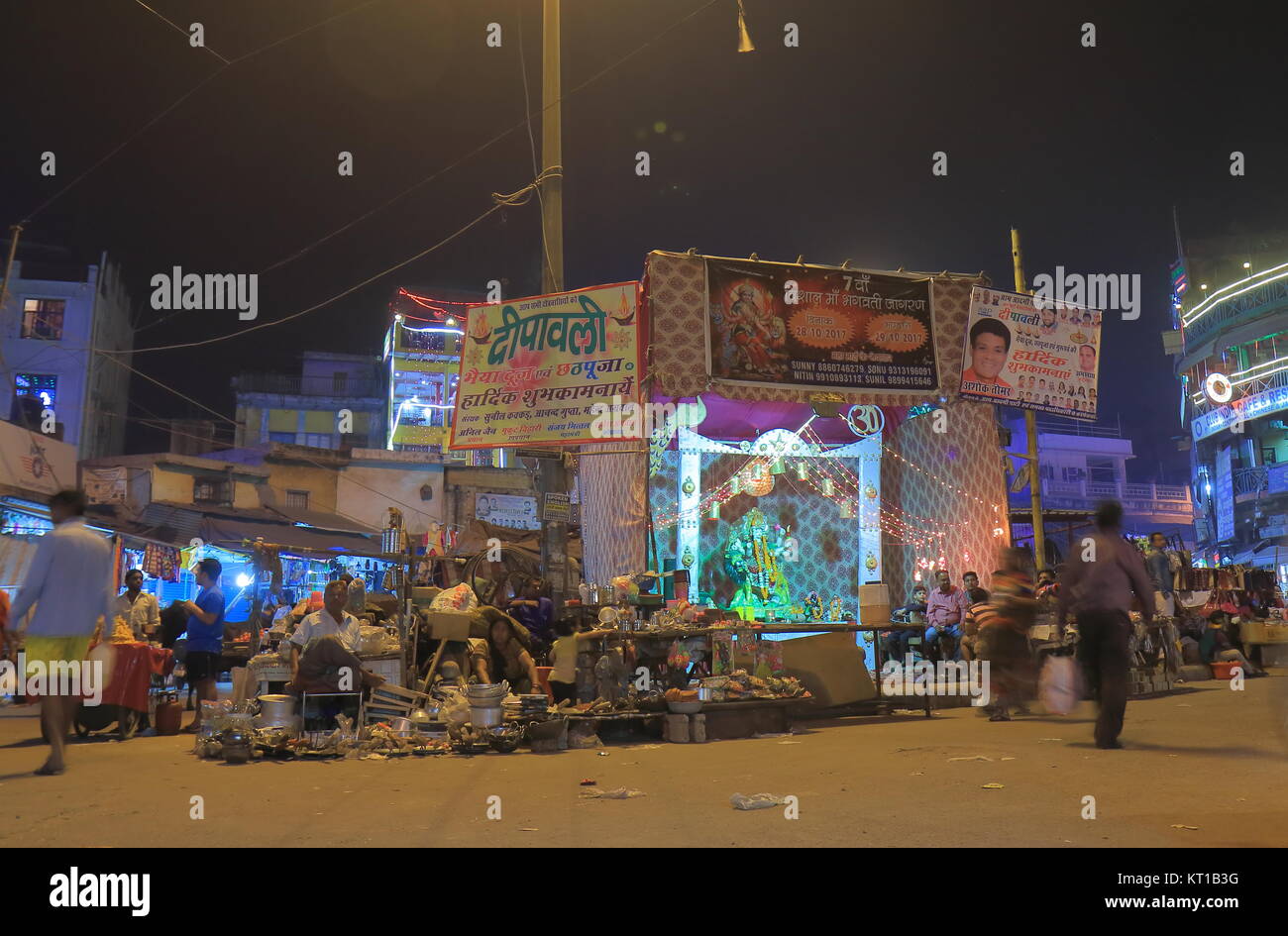 New delhi main bazaar of paharganj hi-res stock photography and images ...