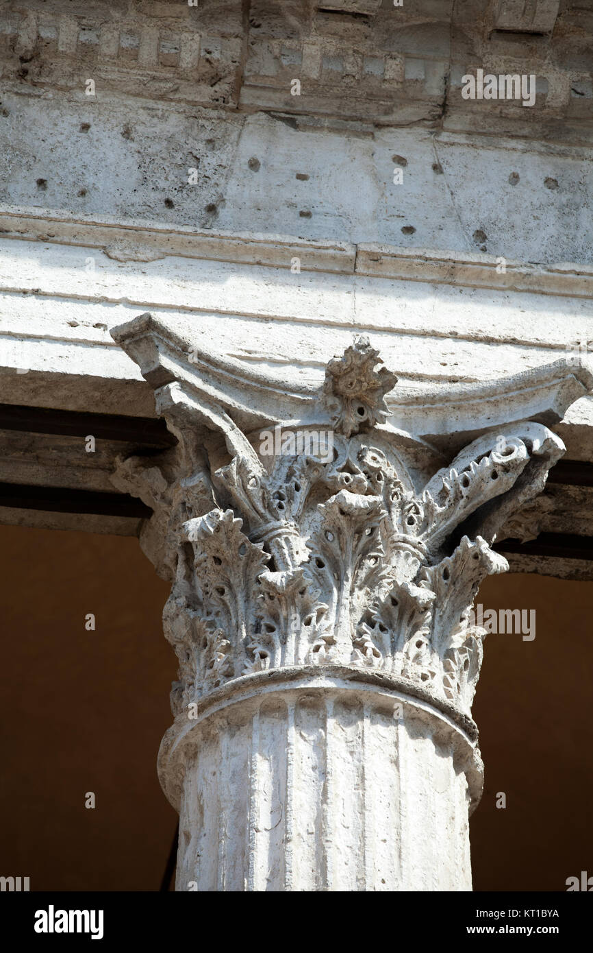 Close up of a corinthian capital Stock Photo - Alamy