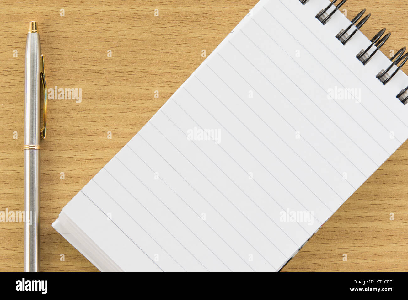 Pen and notepad with blank page Stock Photo - Alamy