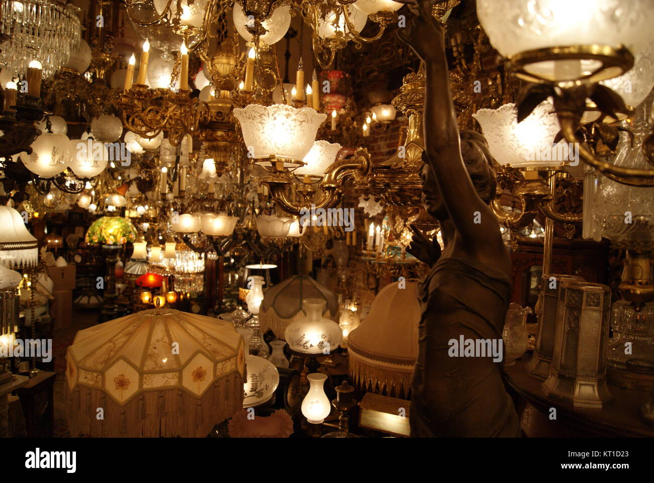 An antique light shop in Philadelphia Stock Photo - Alamy