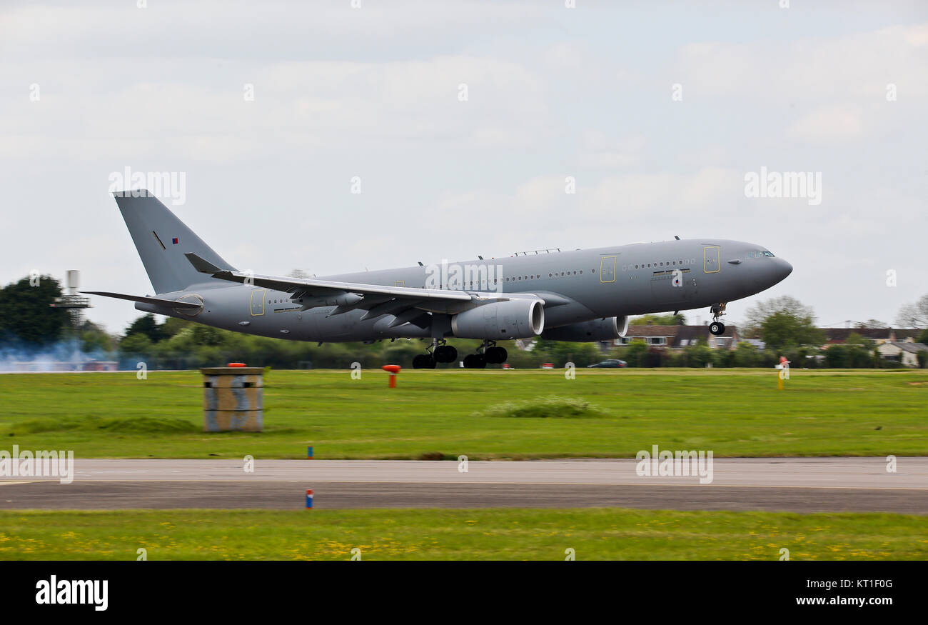 Raf voyager tanker aircraft hi-res stock photography and images - Alamy