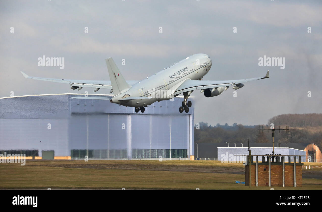 Raf voyager hi-res stock photography and images - Alamy