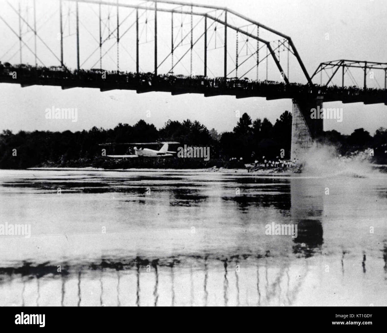 The Buster Boyd Bridge, constructed in 1923, spans the Catawba River in ...