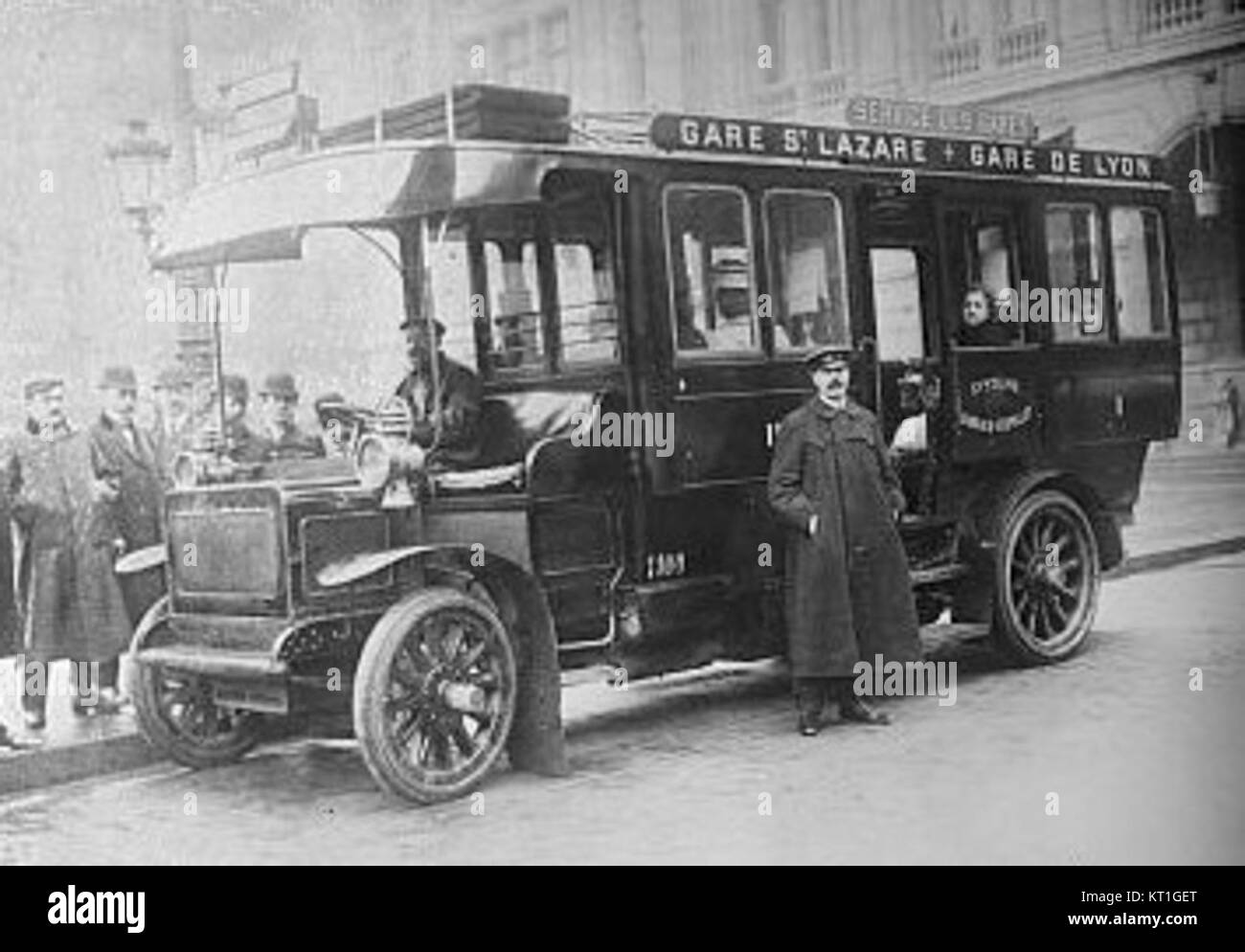 The 1908 Paris bus photo offers a glimpse into early 20th-century urban ...