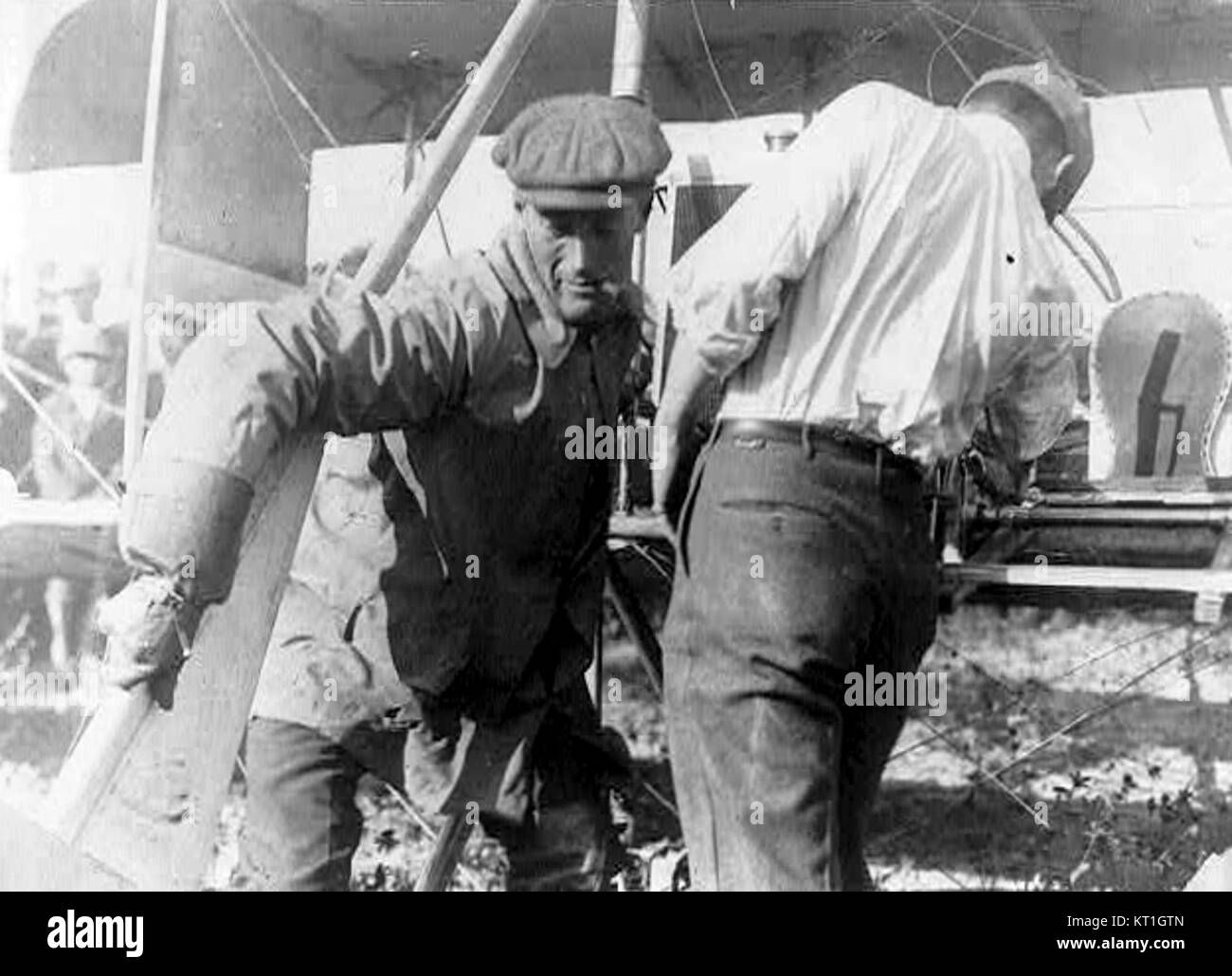 Cal Rodgers was the first person to successfully fly across the United ...