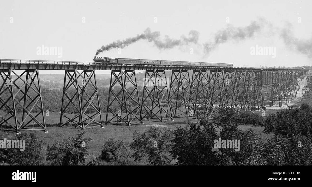 The Chicago & North Western Railway viaduct spans the Des Moines River ...