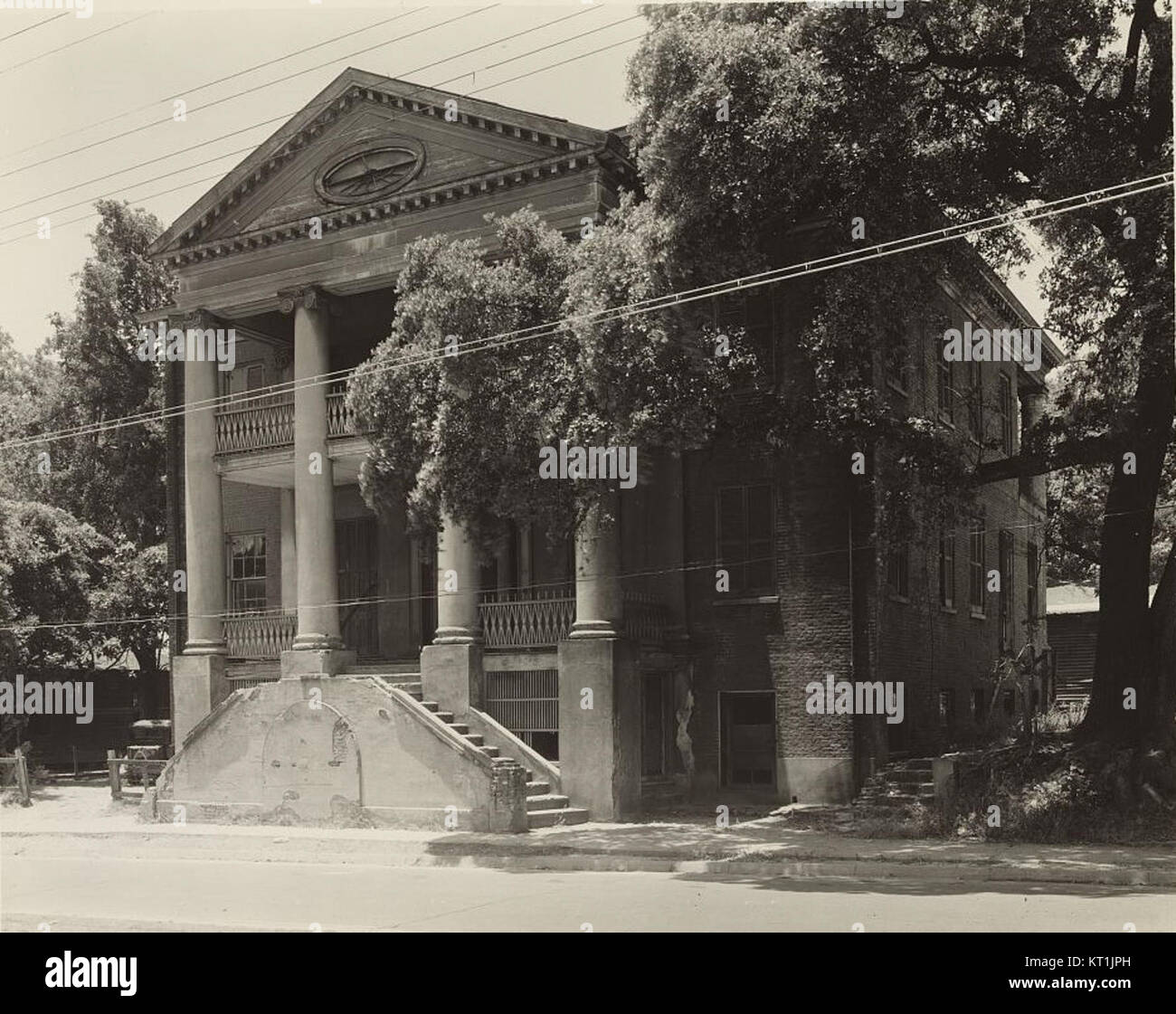 Photograph of Choctaw and Natchez Native American individuals near ...