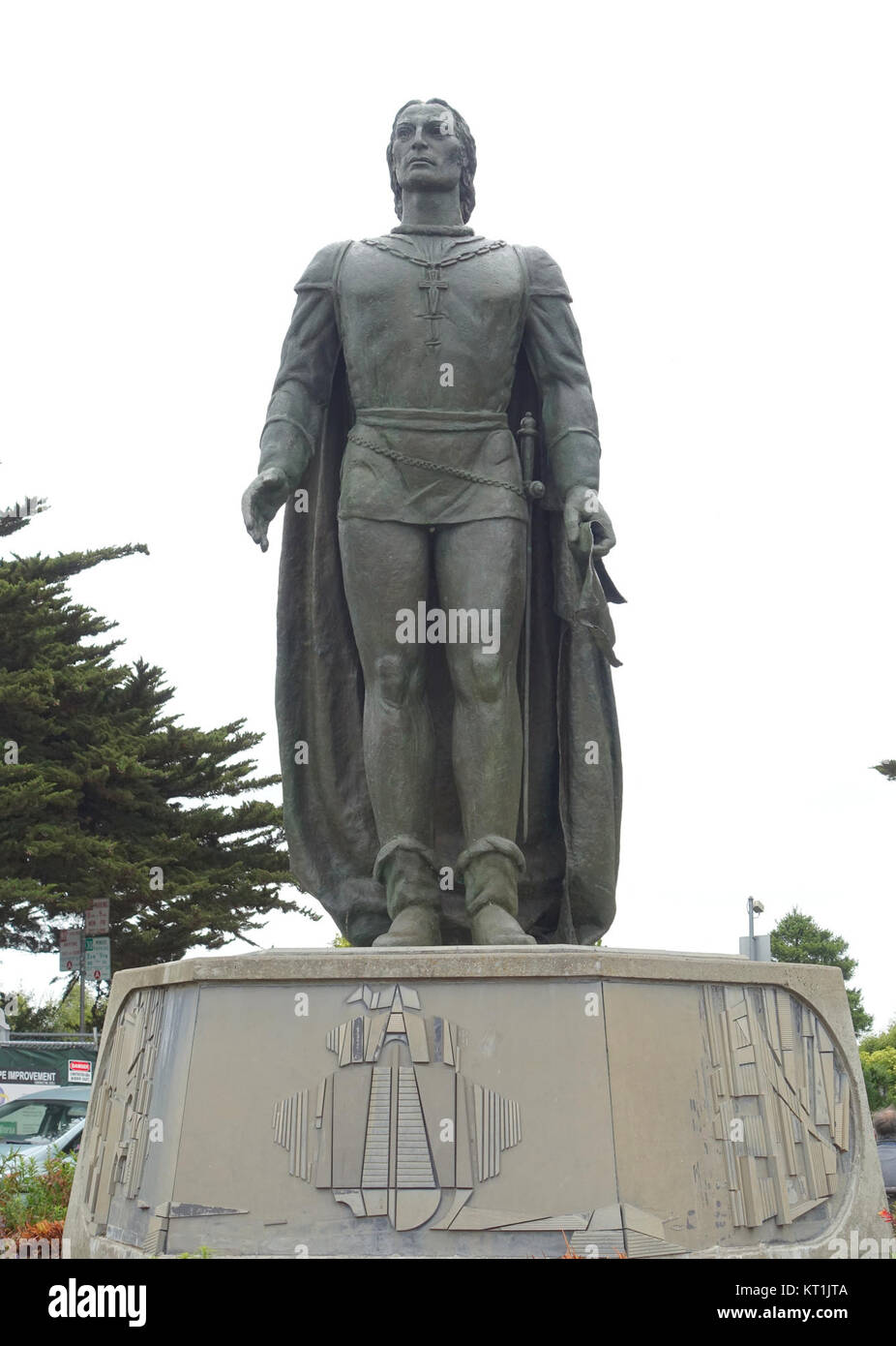 This image features a statue of Christopher Columbus by Vittorio Di ...