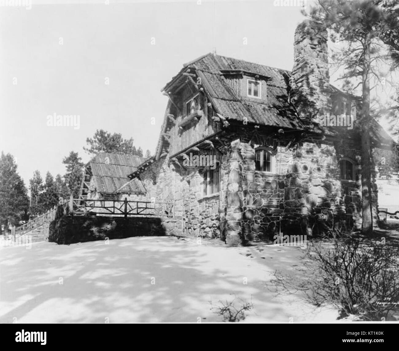 Colorado mountains house Black and White Stock Photos & Images - Alamy