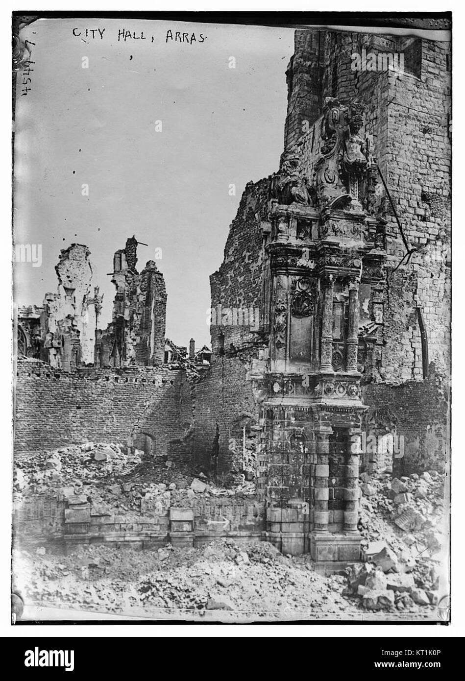This image depicts the City Hall of Arras, a historic building in ...