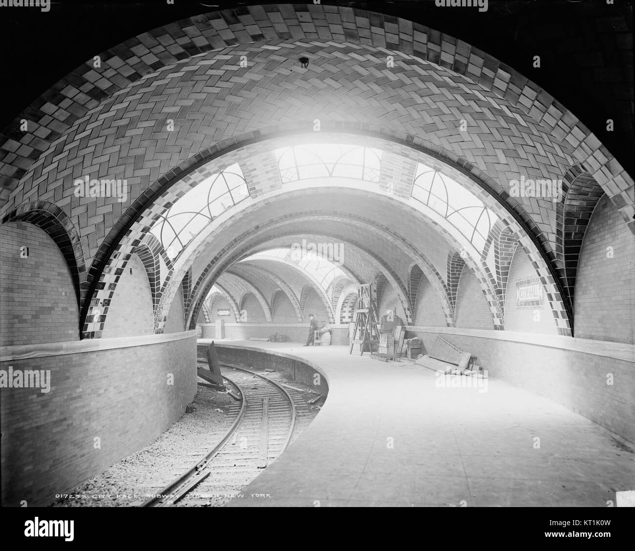 City hall station new york Black and White Stock Photos & Images - Alamy